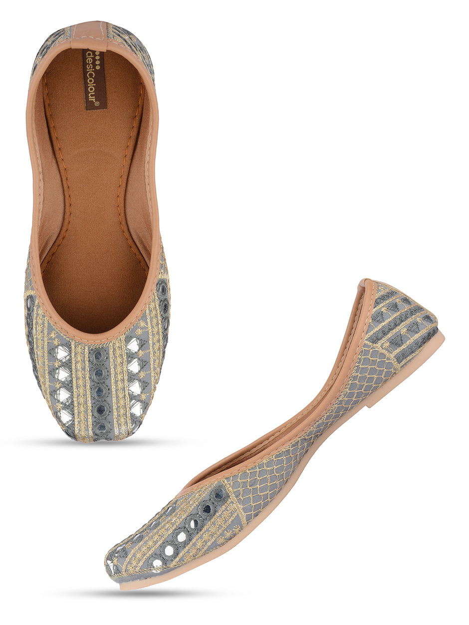 500 + Designs in Ethnic Juttis for Women, Men & Kids | DESI COLOUR ...